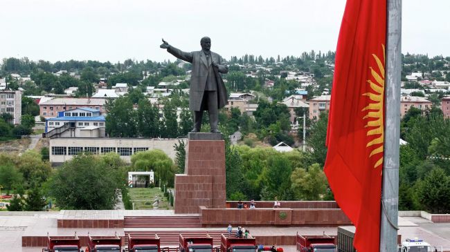 Коммунисты Киргизии протестуют против сноса памятника Ленину — EADaily, 9 июня 2025 — Киргизия ...