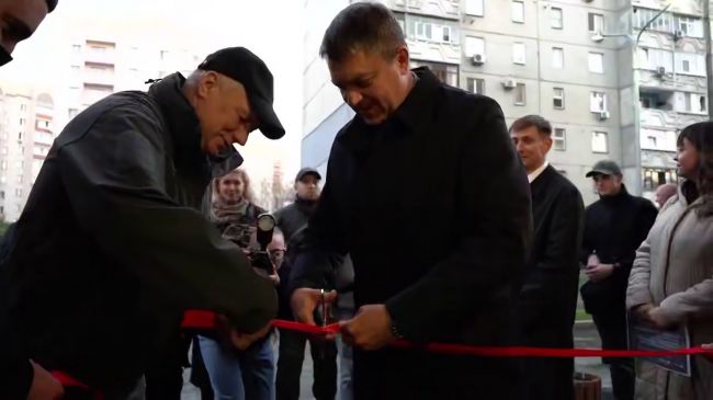 В Луганске торжественно вручили ключи от первых квартир жильцам ЖК «Авиатор» — EADaily, 5 ноября ...